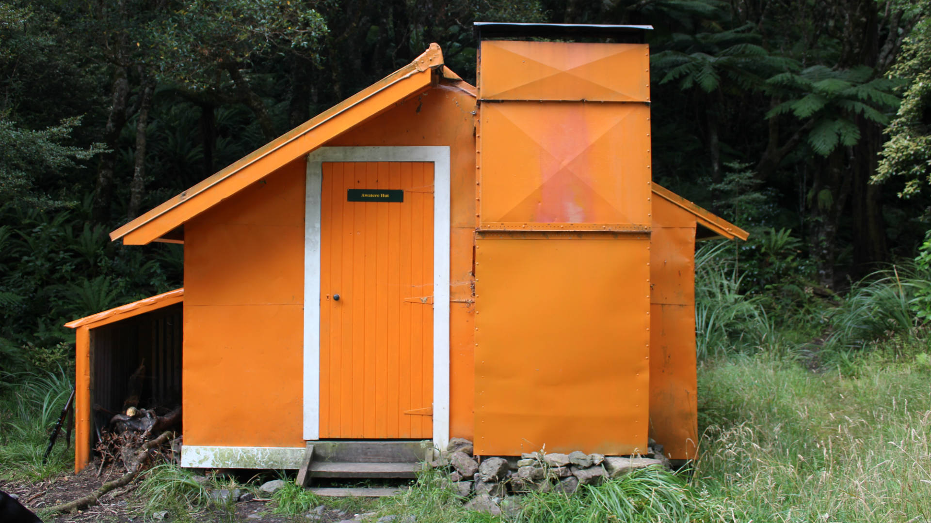 Hut categories: Stay in a hut