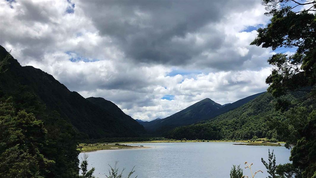 Lake Matiri Hut Track: Kahurangi National Park, Nelson/Tasman region