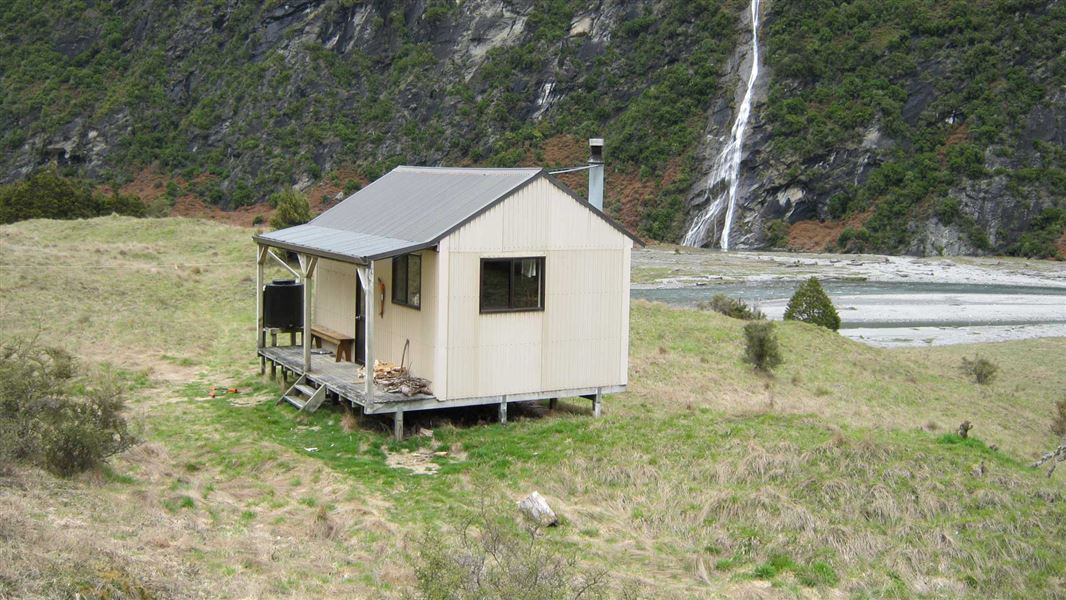 Albert Burn Hut: Albert Burn Conservation Area: Otago region