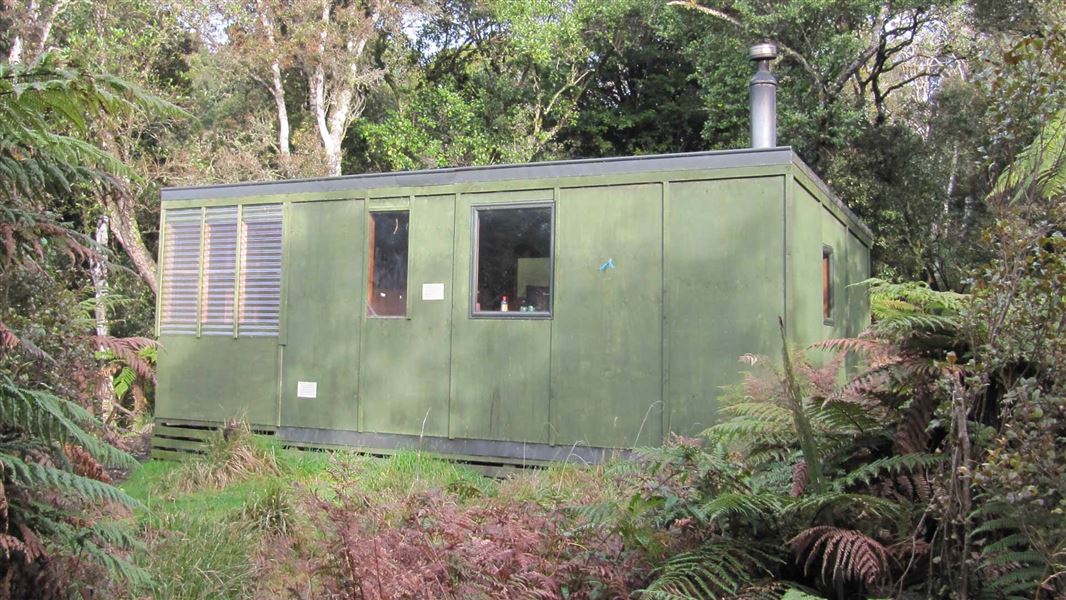 Little Glory Hunters Hut: Rakiura National Park: Southland region