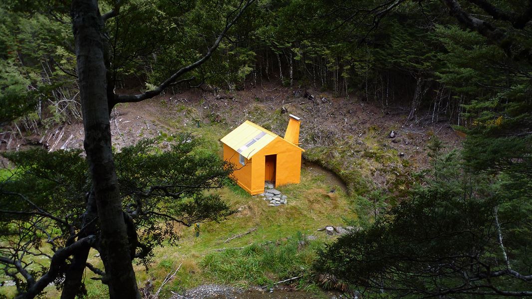 Studholme Saddle Hut: Kaweka Forest Park, Hawke's Bay region