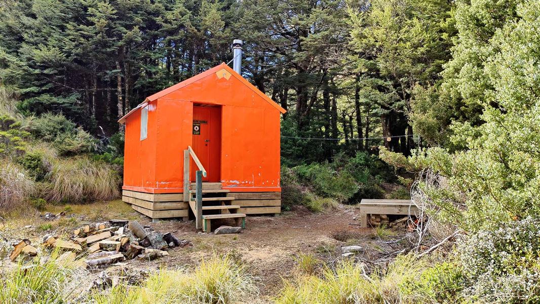 Studholme Saddle Hut: Kaweka Forest Park, Hawke's Bay region