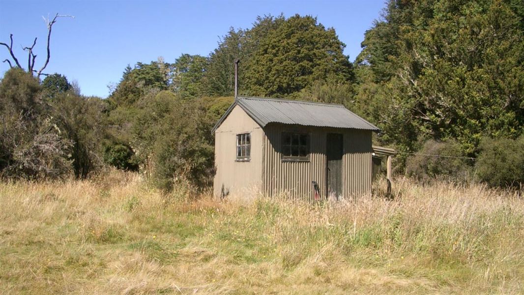 Back Valley Hut: Fiordland National Park: Fiordland region