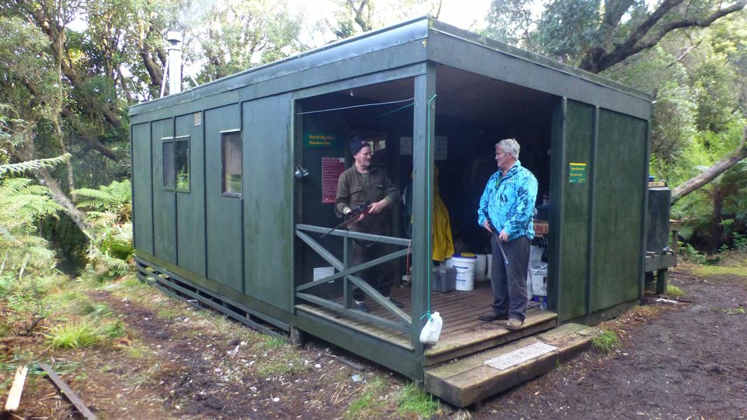 North Big Glory Hunters Hut: Rakiura National Park: Southland region