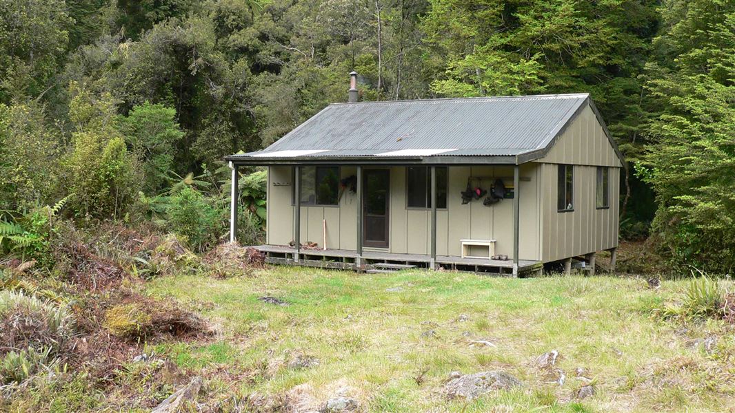 Demon Trail Hut: Fiordland National Park: Fiordland region