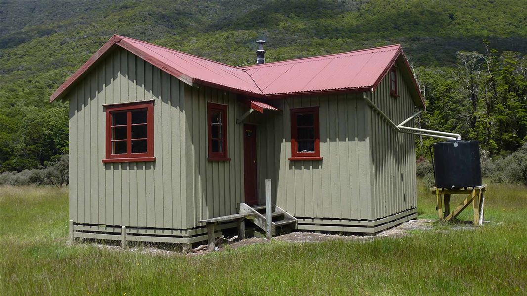 Hurunui No. 3 Hut: Lake Sumner Forest Park, Canterbury region
