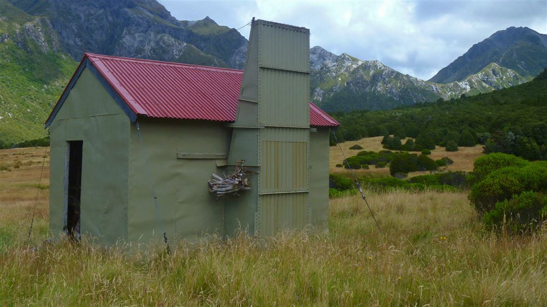 Unknown Stream Hut: Craigieburn Forest Park, Canterbury region