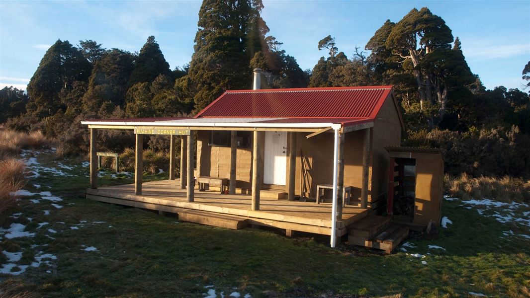 Ruahine Corner Hut: Ruahine Forest Park, Manawatu region