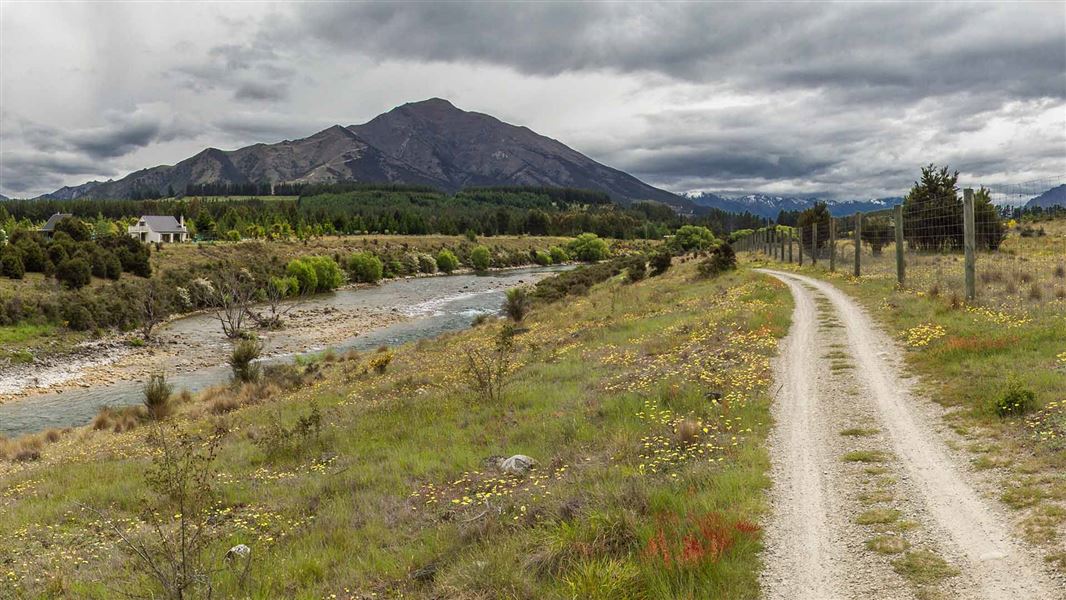 Hāwea River Track: Wānaka area, Otago region