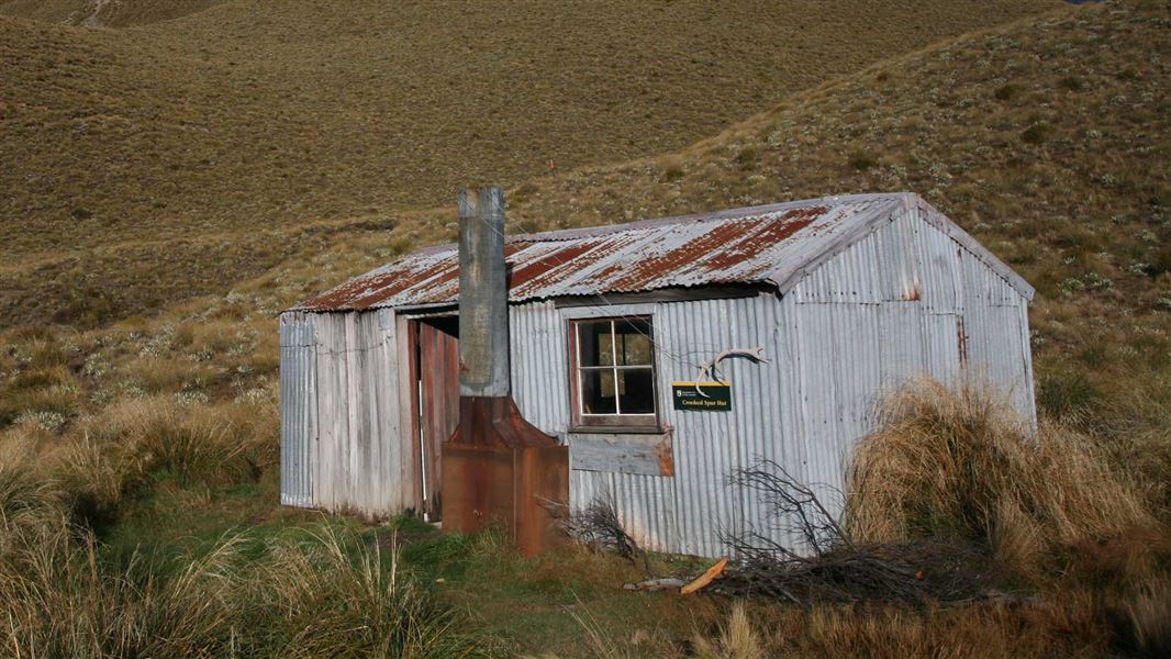 Crooked Spur Hut: Te Kahui Kaupeka Conservation Park, Canterbury region