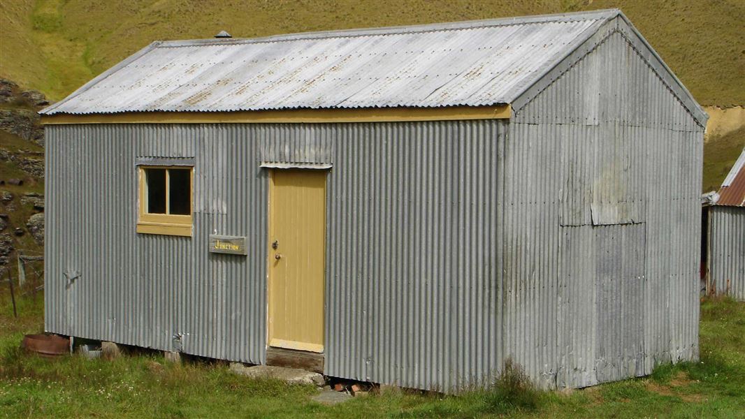 Junction Hut: Kopuwai Conservation Area: Otago region