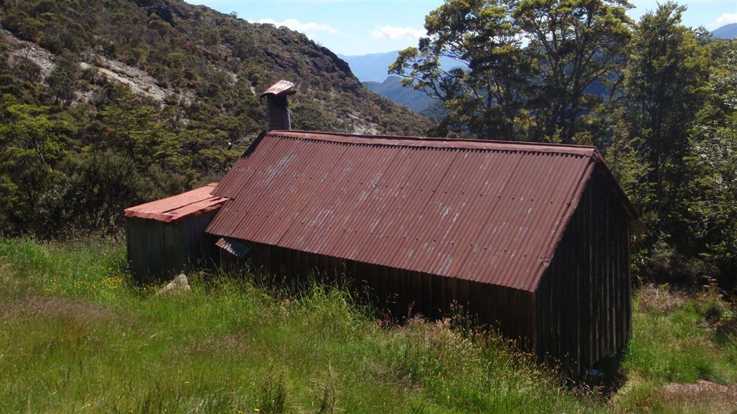 Asbestos Cottage Track: Walking and tramping in Kahurangi National Park